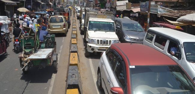 जाम ने थाम दी वाहनों की रफ्तार, आमजन रहा परेशान