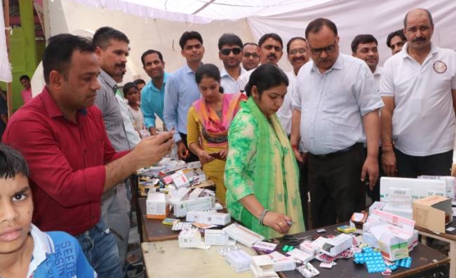 40 डाक्टरों ने एक हजार से ज्यादा मरीजों का किया इलाज