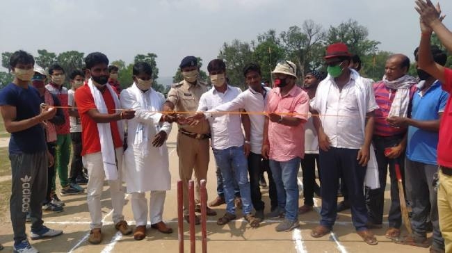 नोनी को अलीगंज ने 21 रनों से किया पराजित - नोनी को अलीगंज ने 21 रनों से ...