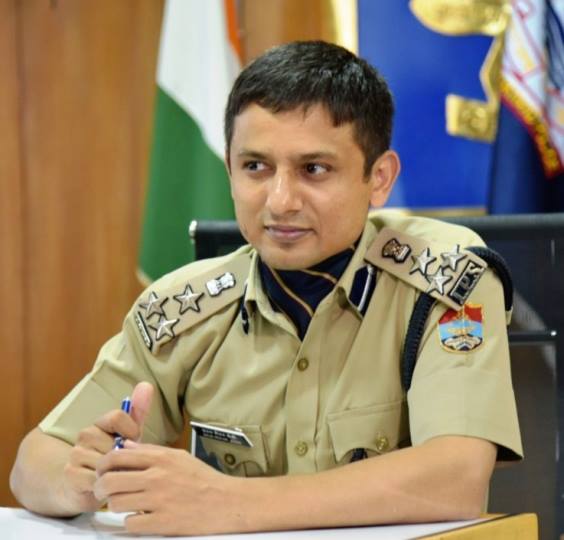 खुद को सुरक्षित रखते हुए निभाएं दायित्व: डीआइजी - dig arun mohan joshi ...