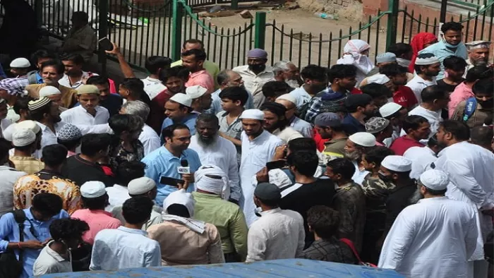 Protest at Mosques: जुमे की नमाज के बाद देश के कई शहरों में प्रदर्शन ...