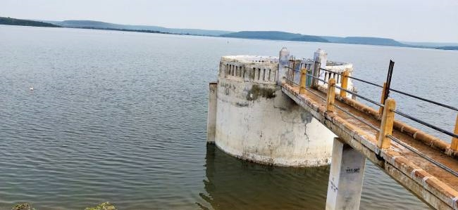 लबालब भरा जरगो डैम, नजारा देखने को उमड़ रही भीड़ - Bustling Jargo Dam ...