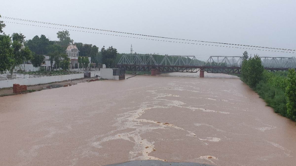 मारकंडा नदी में आया उफान, सड़कों पर पहुंचा पानी, बाढ़ को लेकर अलर्ट ...