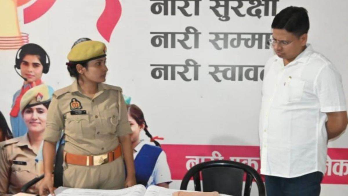 IPS हेमराज मीना अचानक पहुंचे महराजगंज व कप्तानगंज थाने, गंदगी देख भड़के ...