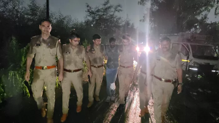 Encounter: नोएडा में पुलिस और बदमाशों के बीच मुठभेड़, गोली लगने से एक शातिर घायल; कई गिरफ्तार ...