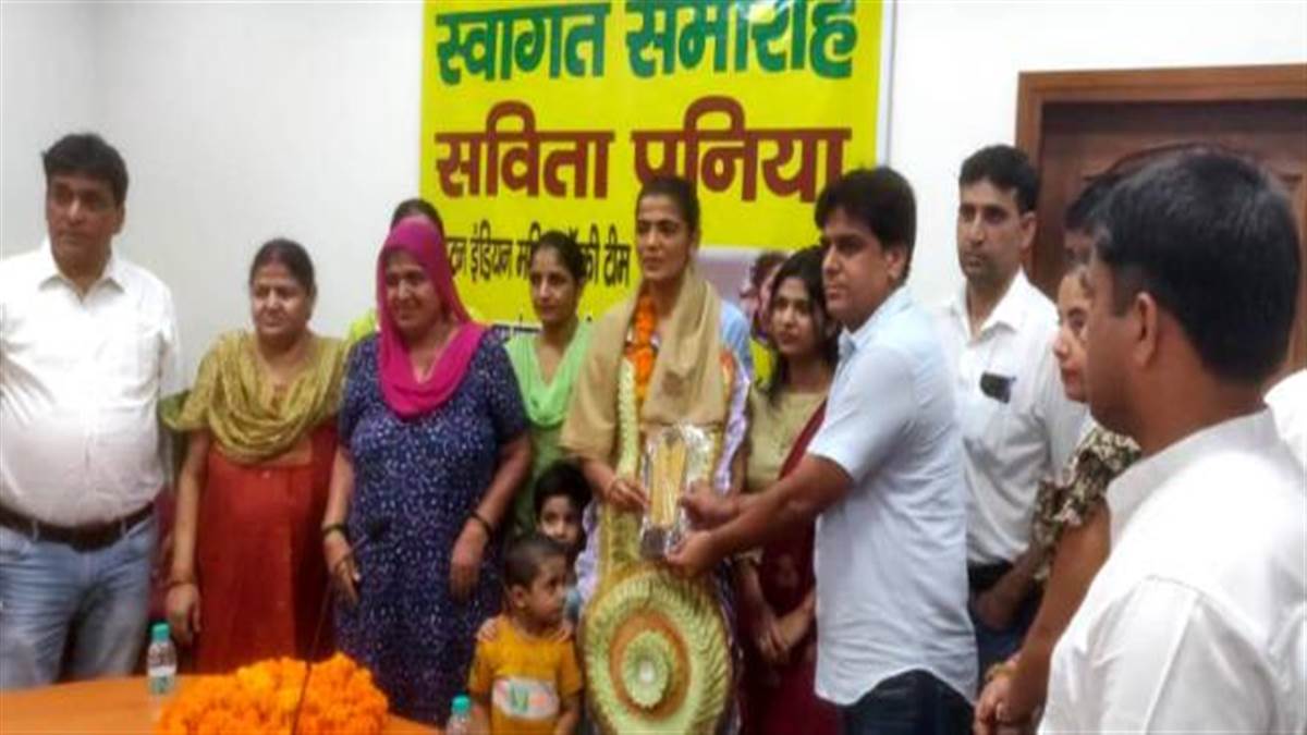 भारतीय हाकी टीम की कप्तान सविता पूनिया का हुआ सम्मान - Indian hockey ...