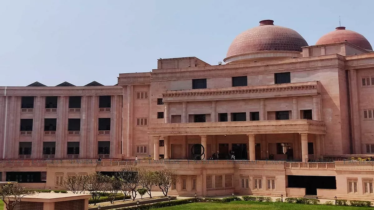 Lucknow News: इलाहाबाद HC की लखनऊ खंडपीठ ने अपर मुख्य सचिव सिंचाई को आज ...
