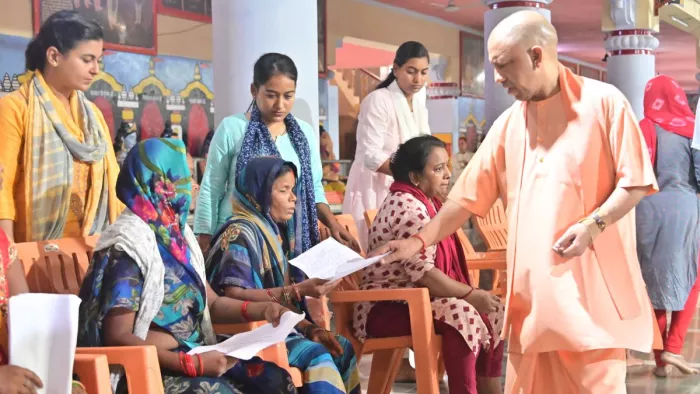 Gorakhpur News: जनता दर्शन में सीएम योगी ने सुनी फरियाद, बोले- बिना ...