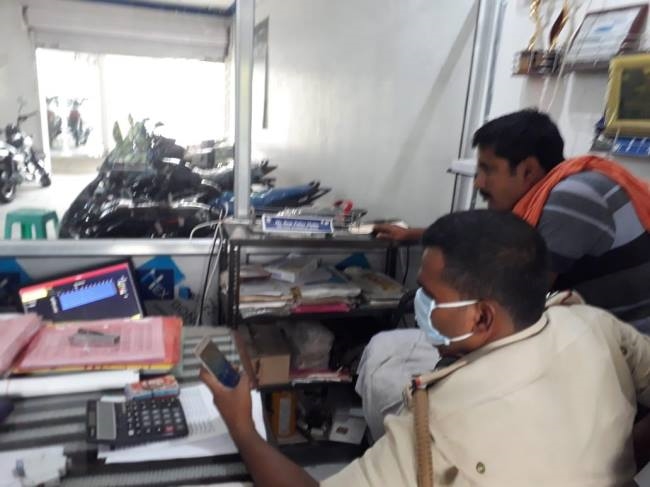 सोनबरसा में फायरिग कर सीएसपी संचालक से डेढ़ लाख रुपये लूटे - Sonbarsa ...