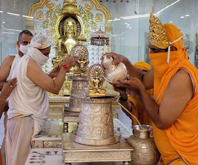 Paryushan Parv 2021: कानपुर के जैन मंदिरों में अभिषेक के बाद हुआ पूजन ...