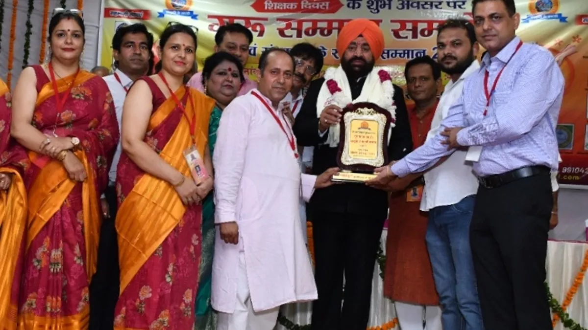 गुरुग्राम में गुरु सम्मान समारोह में पहुंचे उत्तराखंड के राज्यपाल, कहा ...