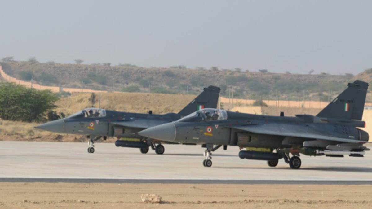 Tejas Fighter : F-16 के साथ सुर्खियों में आया भारतीय तेजस Fighter Jet ...