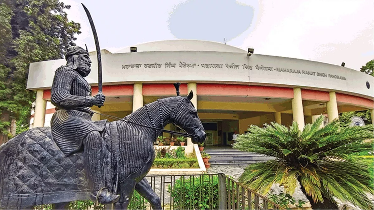 महाराजा रणजीत सिंह के शासन को दर्शाता है अमृतसर के कंपनी बाग में बना ...