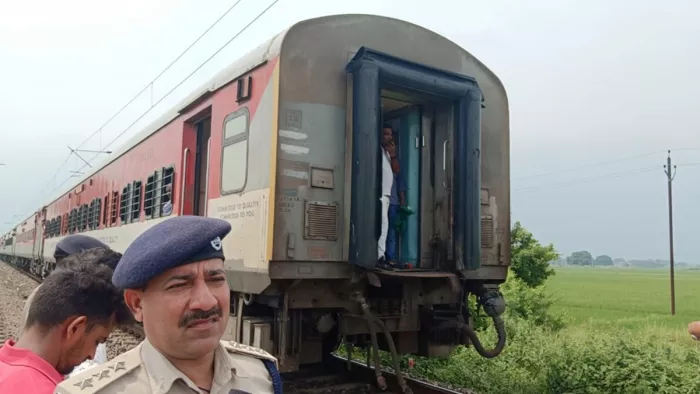 Magadh Express: 2018 में बना था मगध एक्सप्रेस का वह कोच, जिसका कपलिंग ...