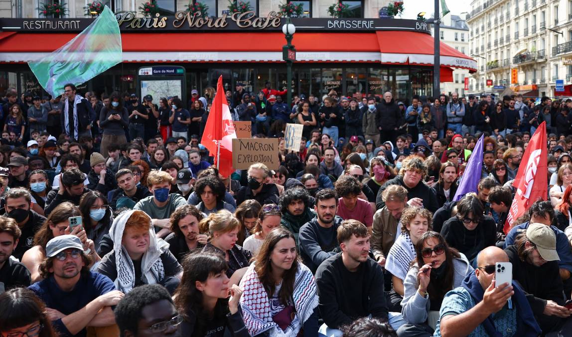 France Protest: फ्रांस में क्यों भड़की हिंसा, क्या है 'Block Everything ...