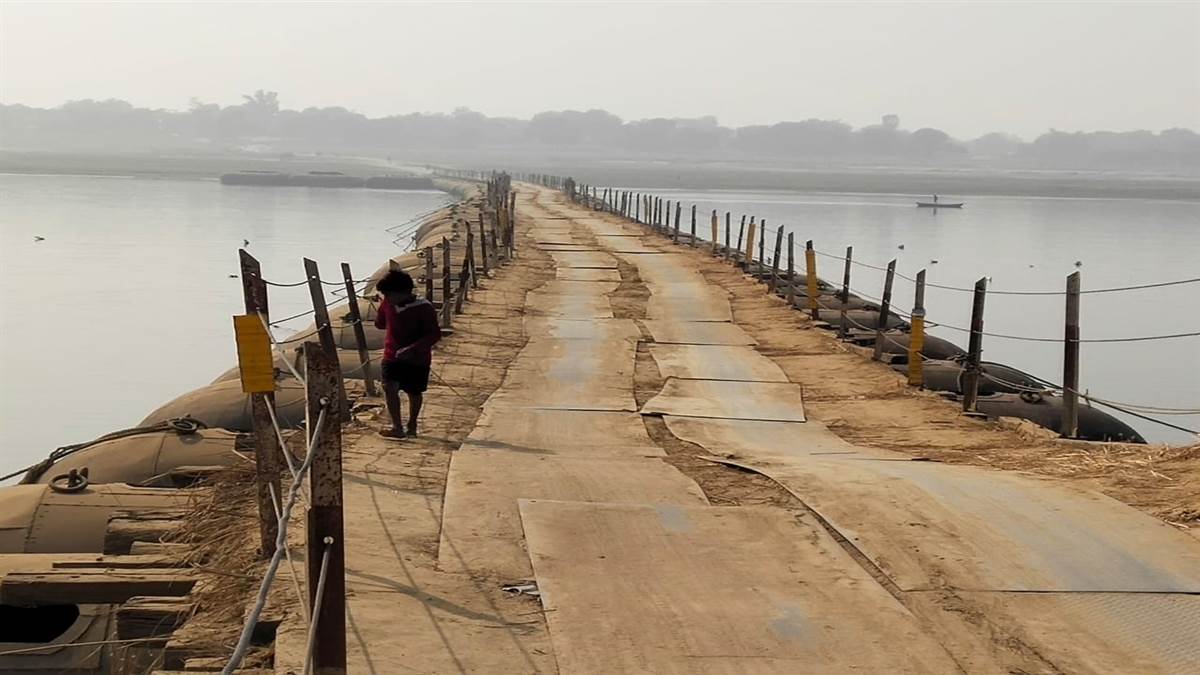 Bhadohi News: गंगा घाटों पर पीपा पुल के लिए अभी और करना होगा इंतजार ...