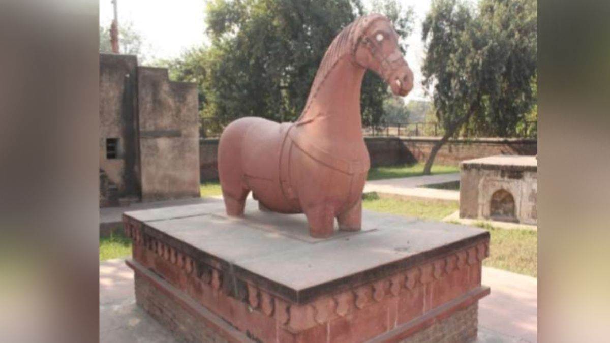 Mughal Emperor अकबर को इतना प्रिय था घोड़ा कि मरने के बाद बनवाई कब्र और ...