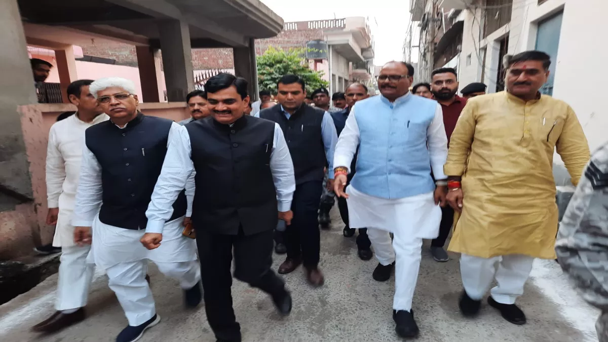 Deputy CM Brijesh Pathak : उप मुख्यमंत्री बृजेश पाठक ने अलीगढ़ में कहा ...