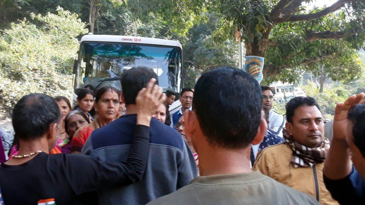 Almora news: अब बाइक सवारों पर झपटा बाघ, चारपहिया वाहन में घुसकर बचाई ...