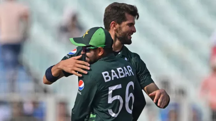 'DR. Babar Azam' साथी को दर्द में देख पसीजा बाबर आजम का दिल,खुद बन गए ...
