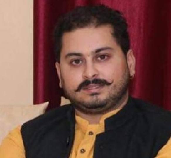 खेल मैदान को तरसे दुनेरा के नौजवान - dunera yoth demand to cricket ...