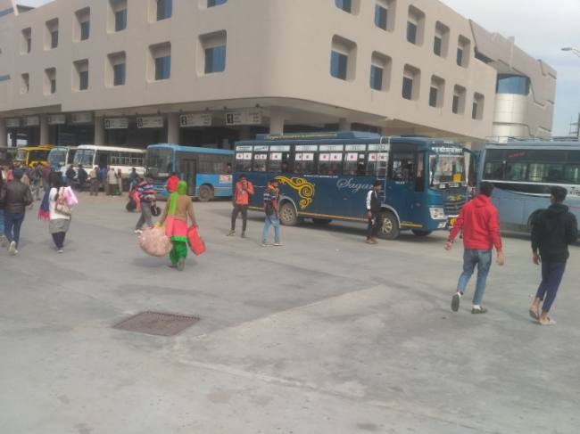 आइएसबीटी में बस चालकों की मनमानी