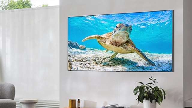 Samsung की 110 इंच वाली MicroLED TV लॉन्च, एक साथ चार लोग देख सकेंगे ...