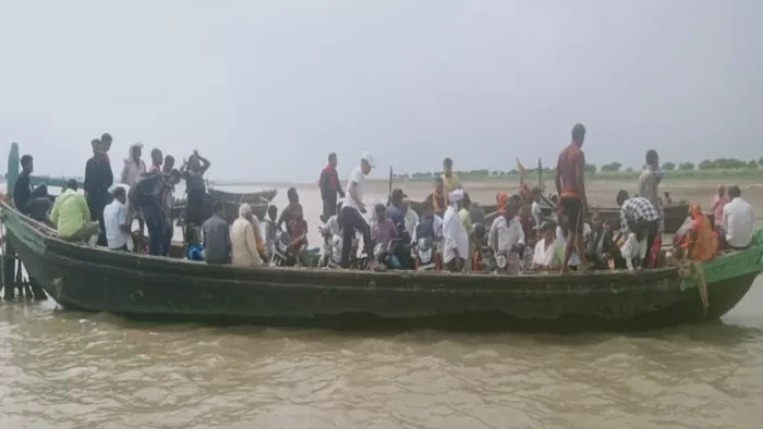 Ara News: खवासपुर के लोग मजबूरी में बन रहे 'खतरों का खिलाड़ी', जान ...