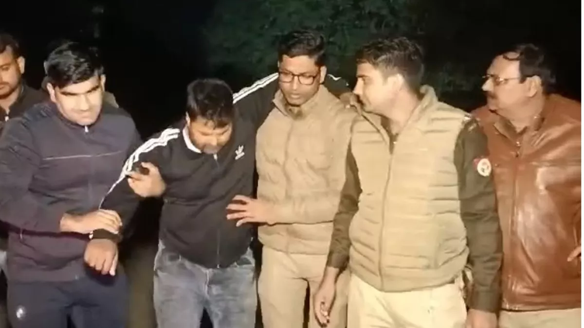 Noida Encounter: पुलिस और बदमाश के बीच तड़तड़ाई गोलियां, गोली लगने से घायल हुआ 25 हजार का इनामी ...