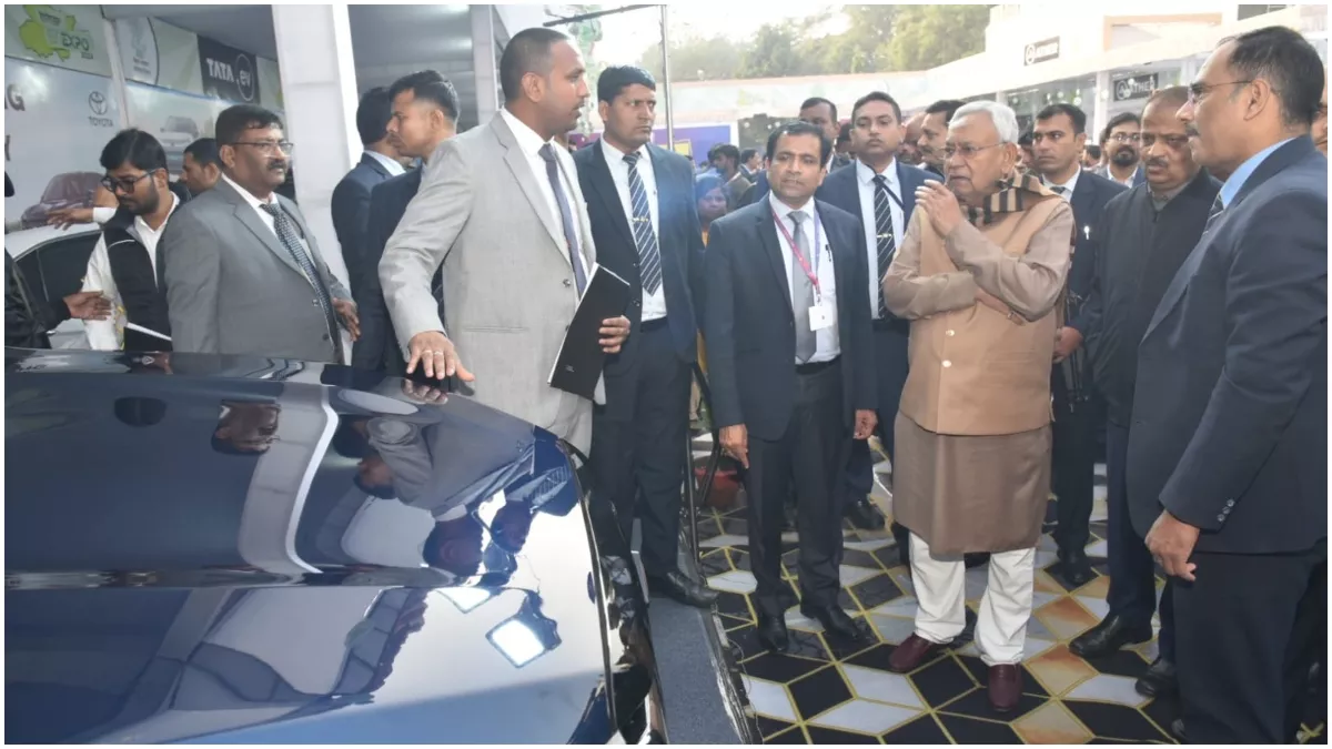 ईवी एक्सपो में सीएम Nitish Kumar को पसंद आई नई EV-Car, 2 घंटे चार्ज ...