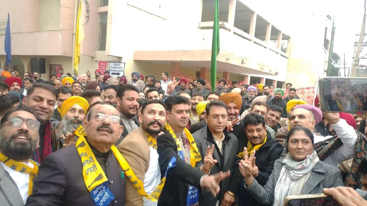 जालंधर को मिला नया मेयर, AAP के वनीत धीर के सिर सजा ताज; बलबीर सिंह ...