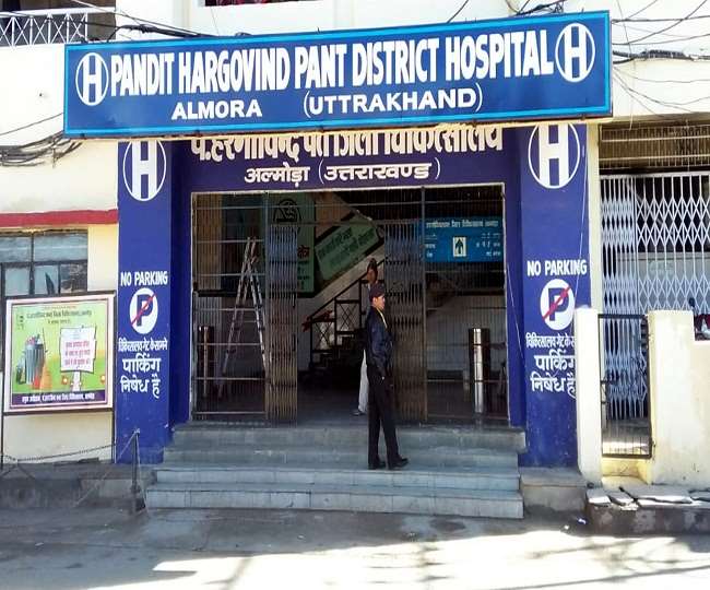 आठ माह पहले स्‍वच्‍छता के ल‍िए अल्‍मोड़ा जि‍ला अस्‍पताल को म‍िला था ...