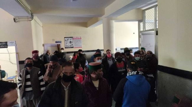 रामपुर व ठियोग में भी हड़ताल पर रहे डाक्टर - Doctors in Rampur and ...