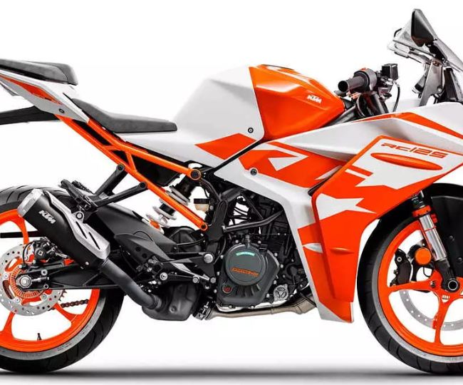 ट्रैक राइडिंग वालों के लिए KTM RC 125 और Suzuki Gixxer SF 250 दोनों में ...
