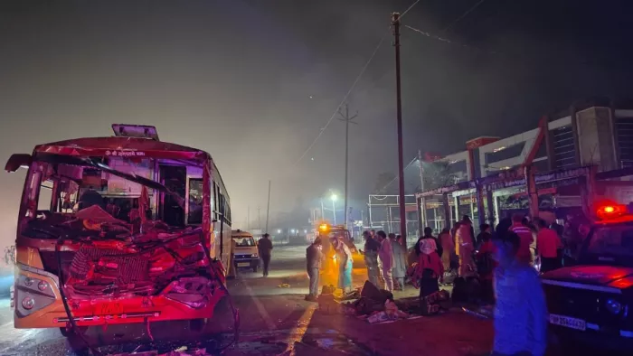 Bareilly Accident: महाकुंभ से लौट रहे देहरादून के श्रद्धालुओं की बस ...