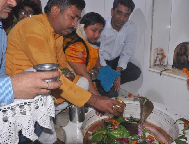 बोल बम के जयकारों के साथ हुआ शिव का जलाभिषेक - Jalabhishek took place ...