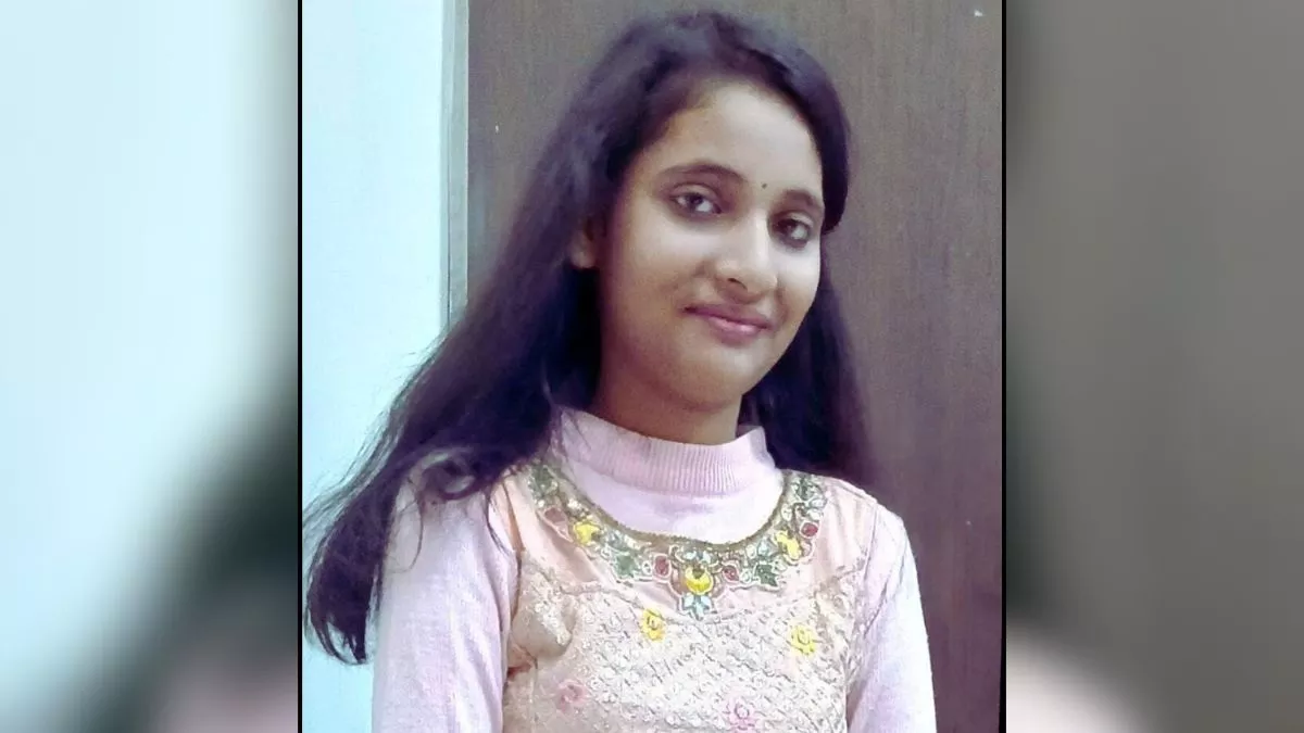 Virat Kohli का विकेट गिरते ही थम गईं फैन की सांसें, सदमा बर्दाश्त नहीं कर सकी छात्रा - 14 year ...