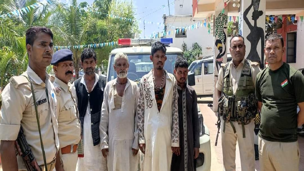 Jamui: पुलिस की मुस्‍तैदी से मॉब लि‍ंचिंग की घटना टली, बच्‍चा चोरी की ...