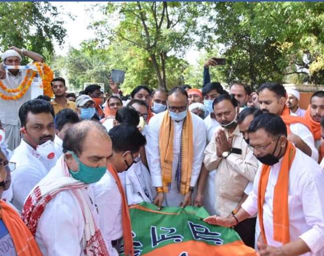 पंचतत्व में विलीन हुए भाजपा नेता उपेंद्र शुक्ल ज्येष्ठ पुत्र ने दी ...