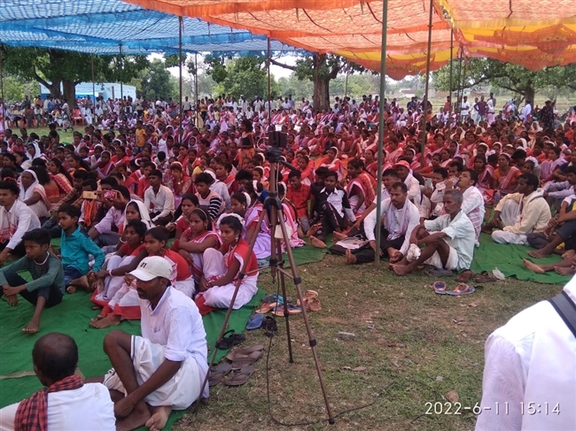 पूजा अर्चना कर सरना झंडा का किया गया स्थापना - Sarna flag was ...