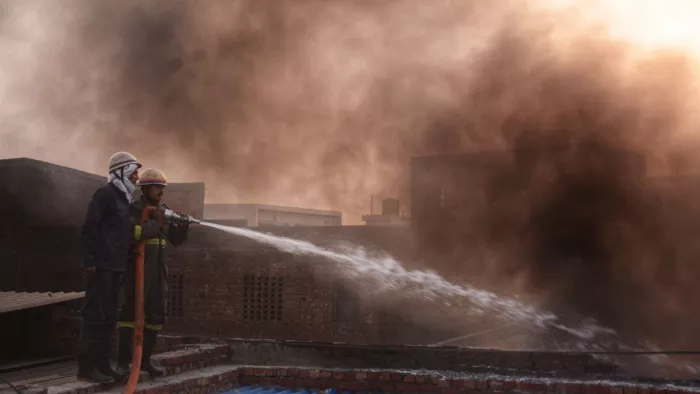 Ghaziabad Factory Fire: पेंट की फैक्ट्री में लगी भयंकर आग, नहीं थी ...