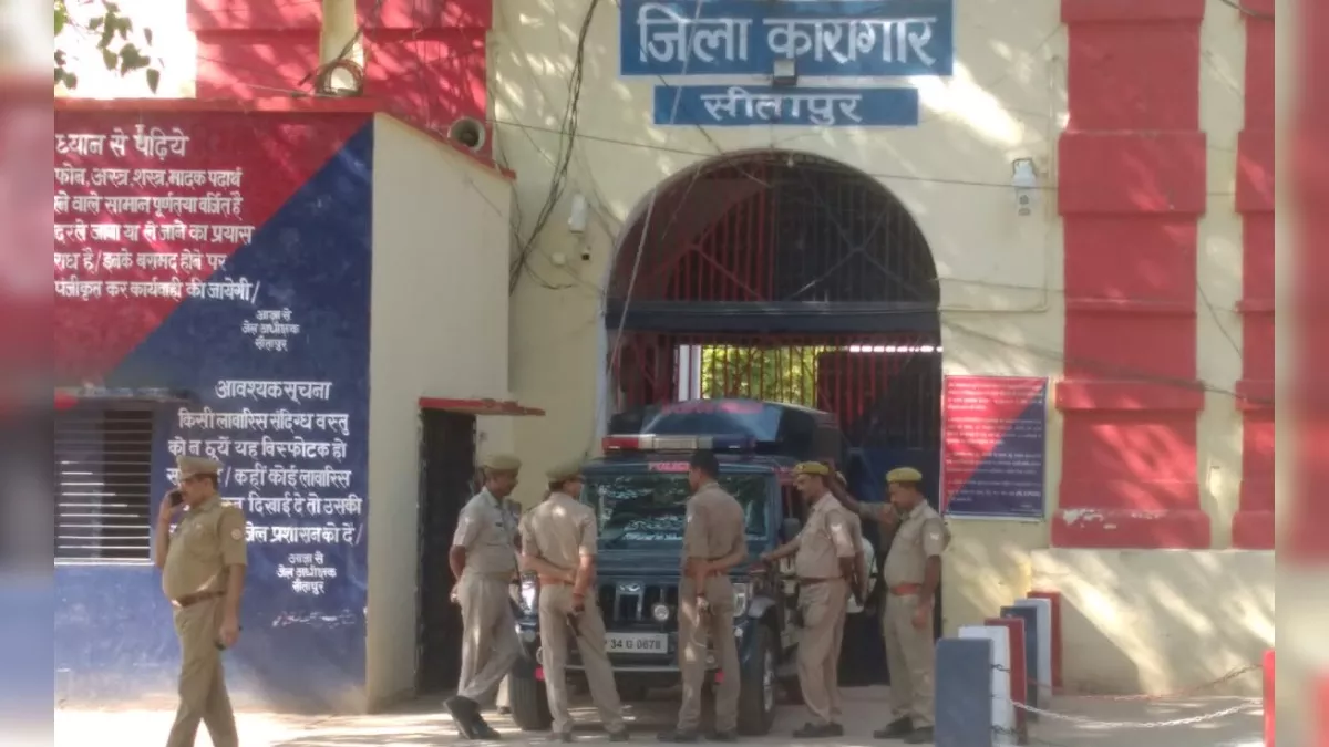 UP News: सीतापुर से त‍िहाड़ जेल भेजा गया मोहम्मद जुबैर, लखीमपुर कोर्ट ...