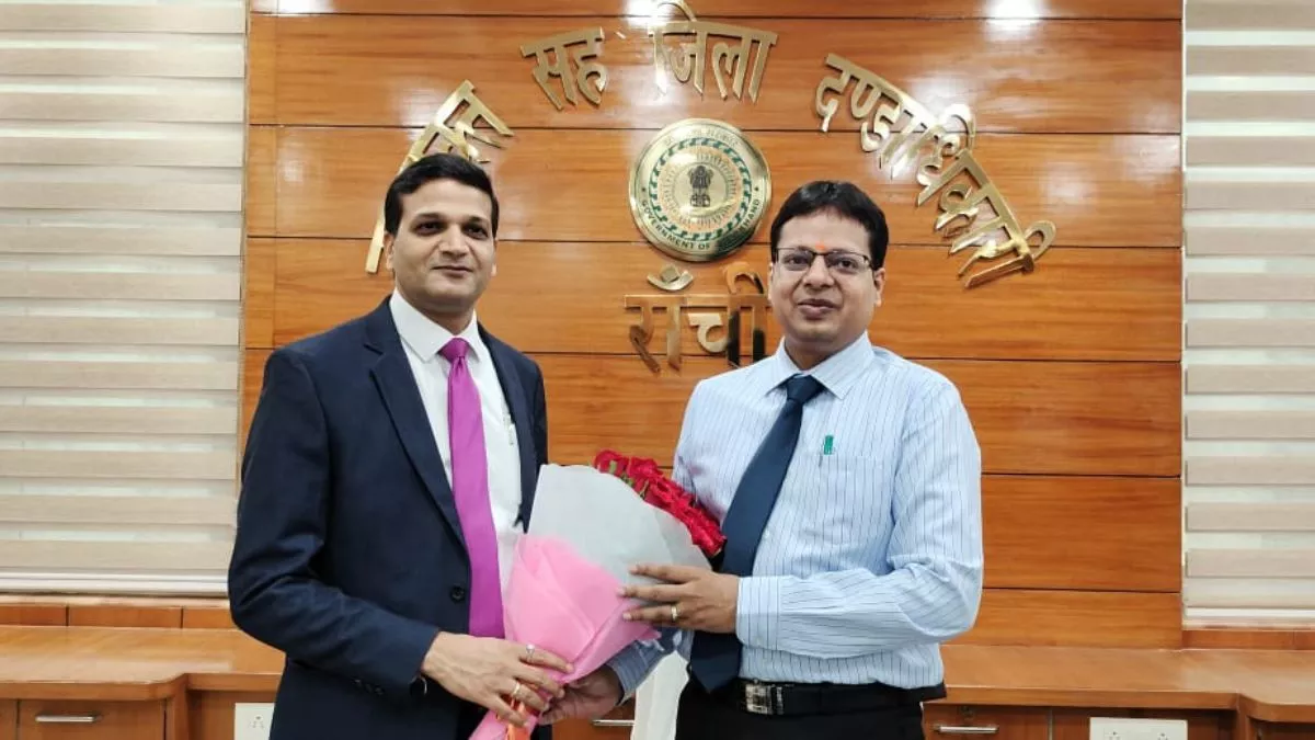 रांची के नए DC राहुल कुमार सिन्हा ने संभाला अपना पदभार... आमलोगों के लिए ये संदेश - Ranchi New ...