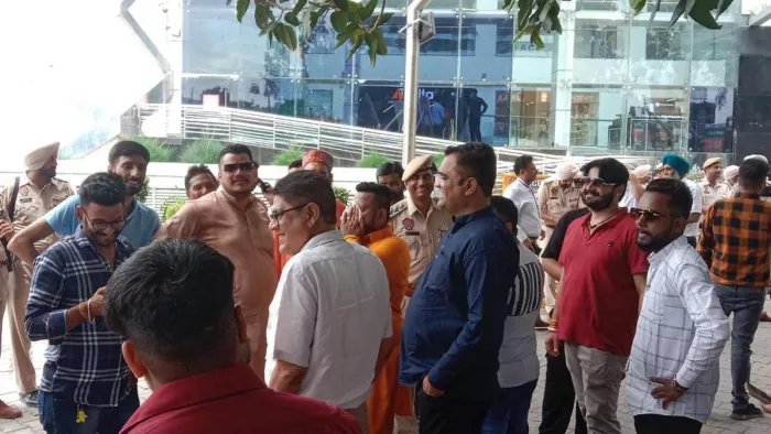 Jalandhar News: अभिनेता आमिर खान की नई फिल्म का हिंदू संगठनों ने किया ...