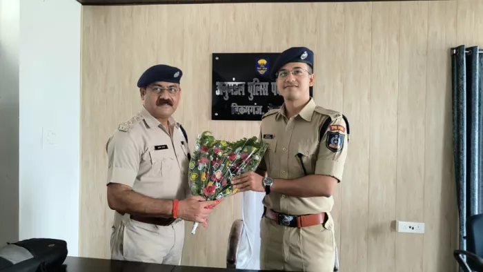 Bihar Police: तेजतर्रार आईपीएस ने संभाला बिक्रमगंज SDPO का पदभार, अपराधों पर लगेगी लगाम - IPS ...