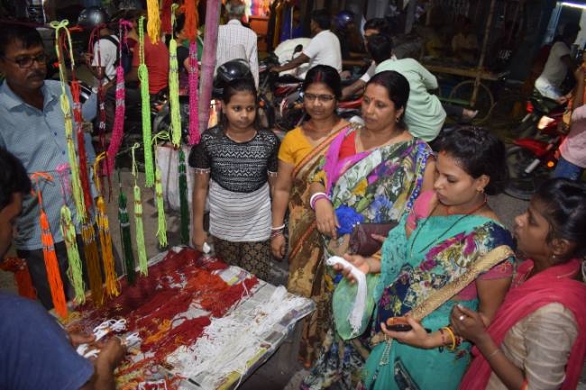अनंत पूजा आज, पूजन सामग्री की लोगों ने की खरीदारी - Anant Pooja today ...