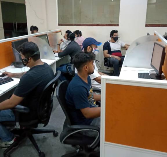 फर्जी कॉलसेंटर का भंडाफोड़, चार गिरफ्तार - Fake call center busted ...