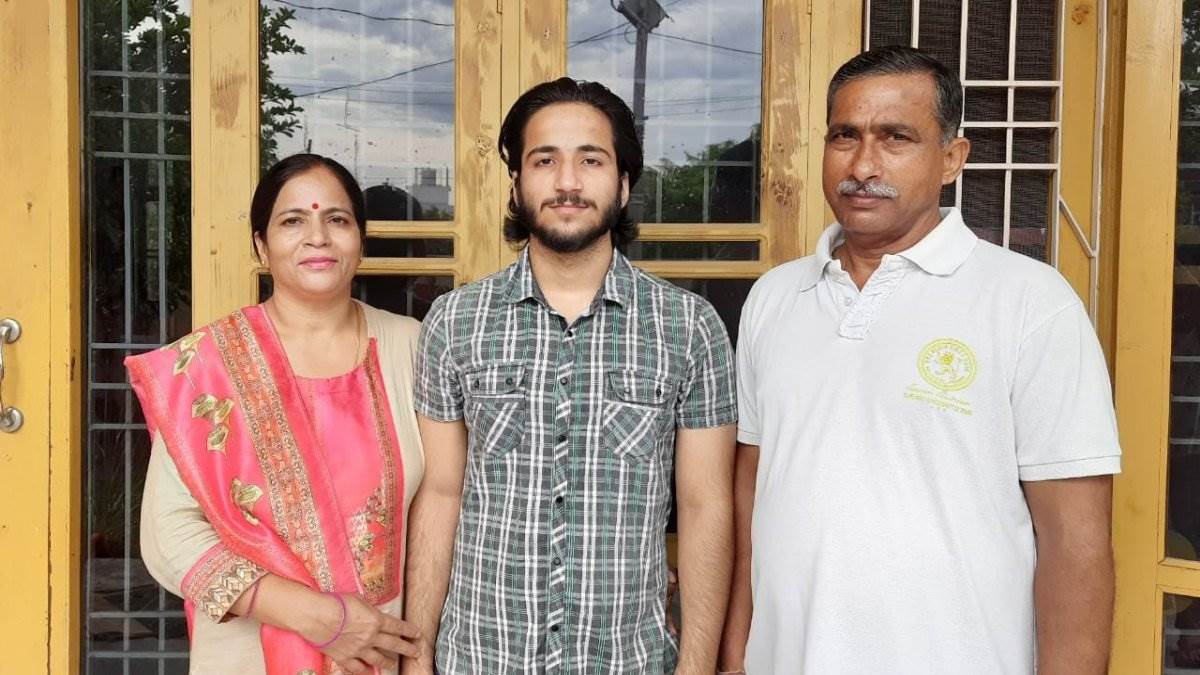 JEE Advanced 2022 Result: दिव्यांश ने JEE एडवांस में उत्तीर्ण होकर ...