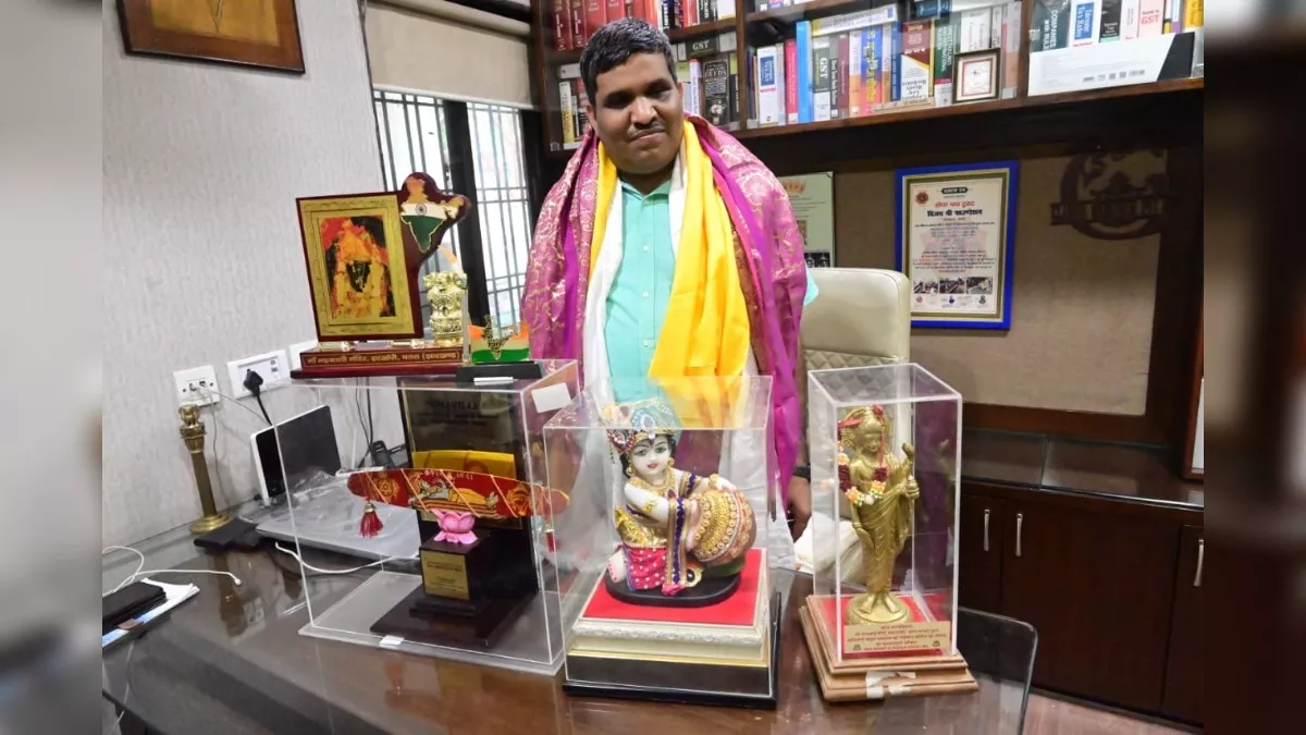 PM Modi के उपहारों को संभालकर रखते हैं आशीष, नीलामी में खरीदी वस्तुओं ...