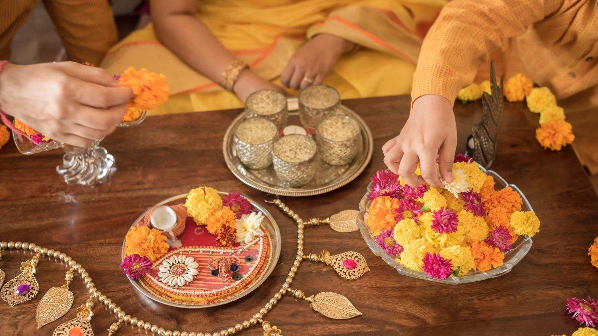 Puja Path Tips: मनोकामना पूर्ति के लिए इन देवी-देवताओं को लगाएं इन ...